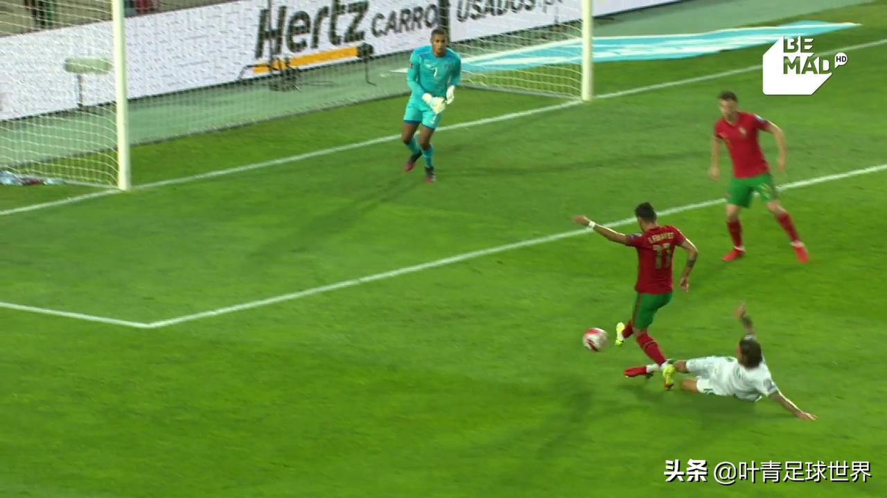 Ronaldo is angry: he was provoked before the penalty kick and slapped ...