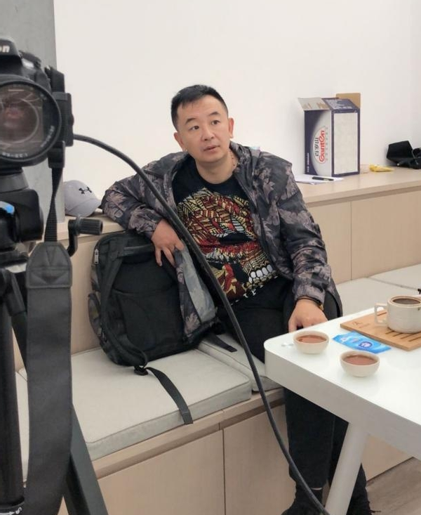 44-year-old Huang Haibo's recent photos showed obvious blessings, his ...