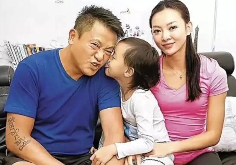 Wei Junjie hasn't married Teng Li's name for nine years in love. - iNEWS