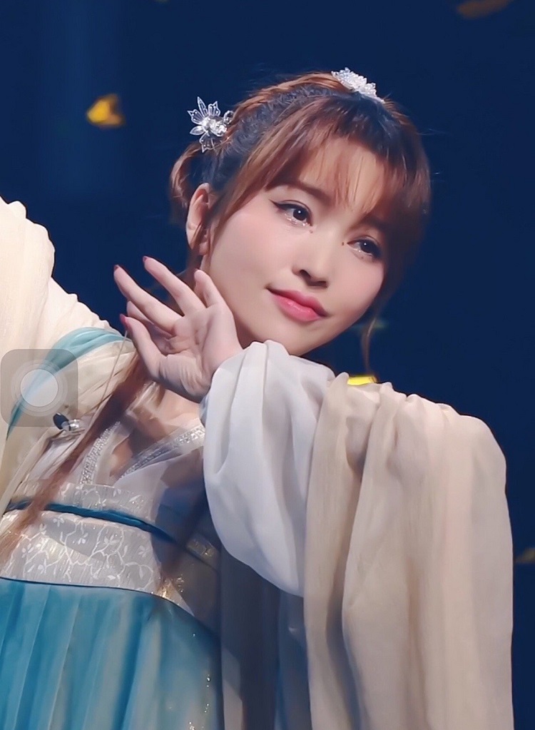 Jin Sha sang "The Myth of Stars and Moons" in Hanfu, returning to Lu Su ...