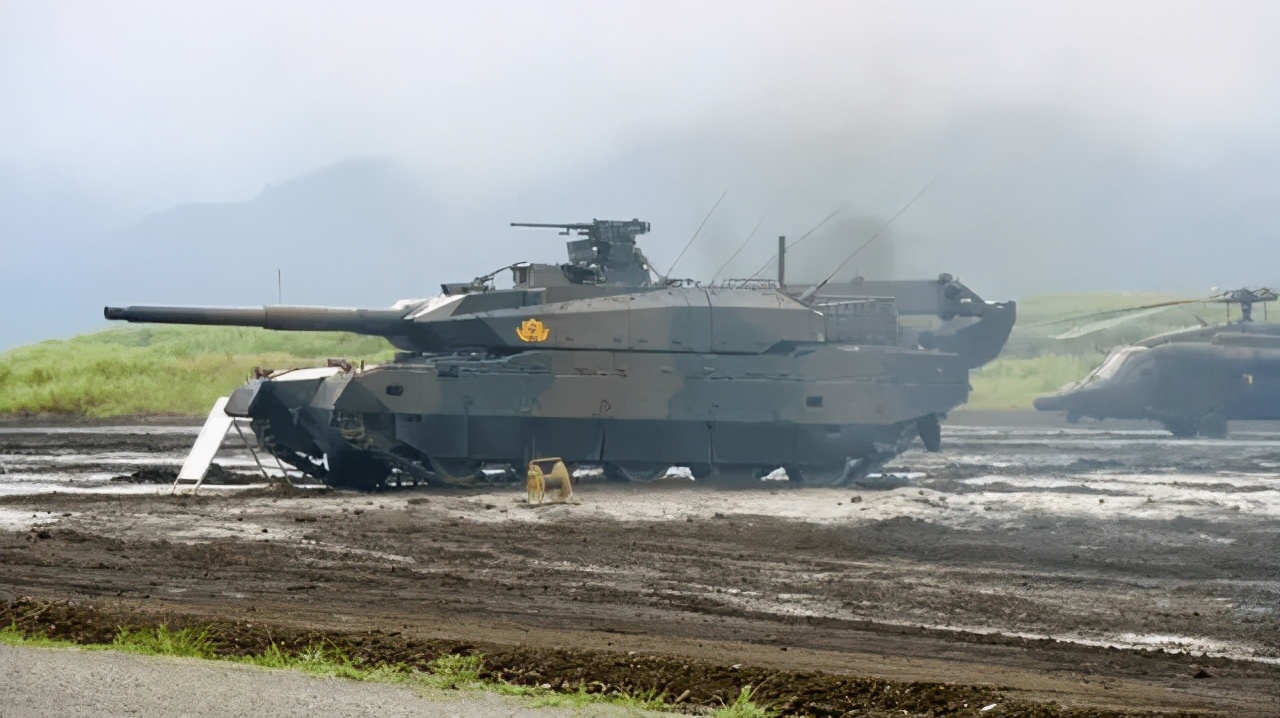 Japan's Magic Change 10 new tank turns it into a sightseeing armored ...