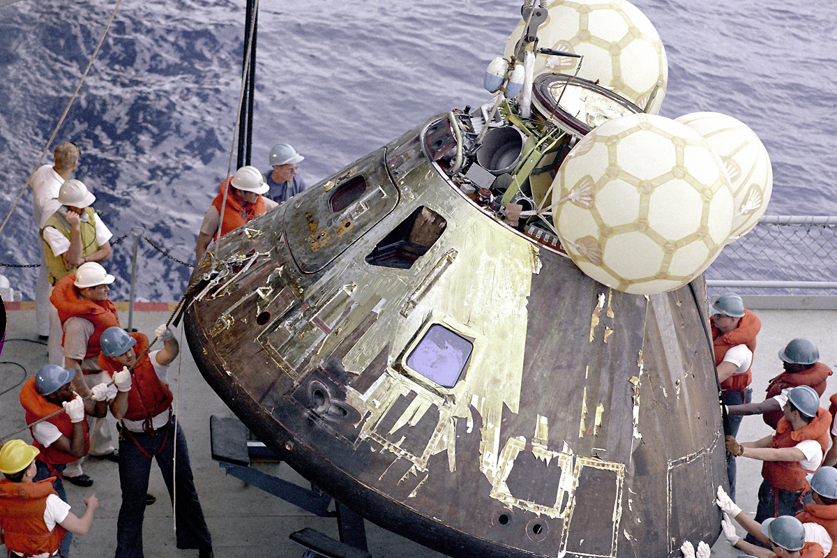 Apollo is the first spacecraft to "float" in history. The accuracy of ...