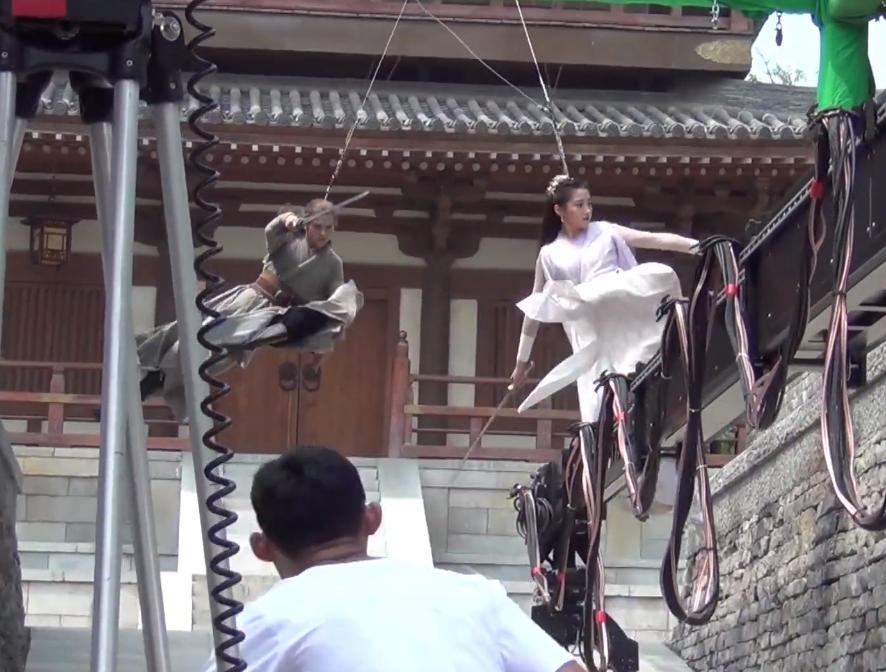 Guan Xiaotong's "Turandot" behind-the-scenes, hanging Wia filming ...