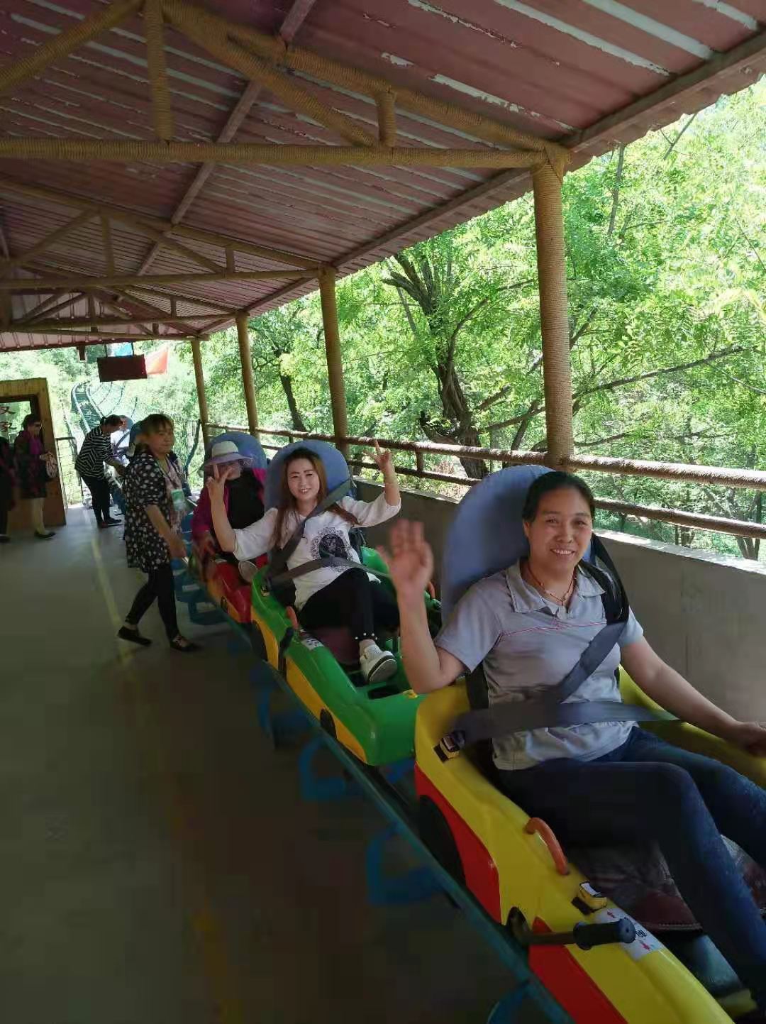 Handan: North China's first tubular slide debuts in "Wa Palace" - iNEWS