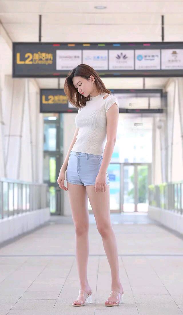 Good-looking ladies wear cool clothes, teach you how to match them in ...