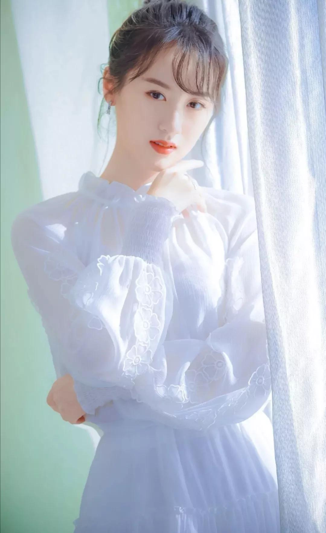 The most beautiful Yuan Bingyan loves Doujin and protects Yuan Bingyan ...