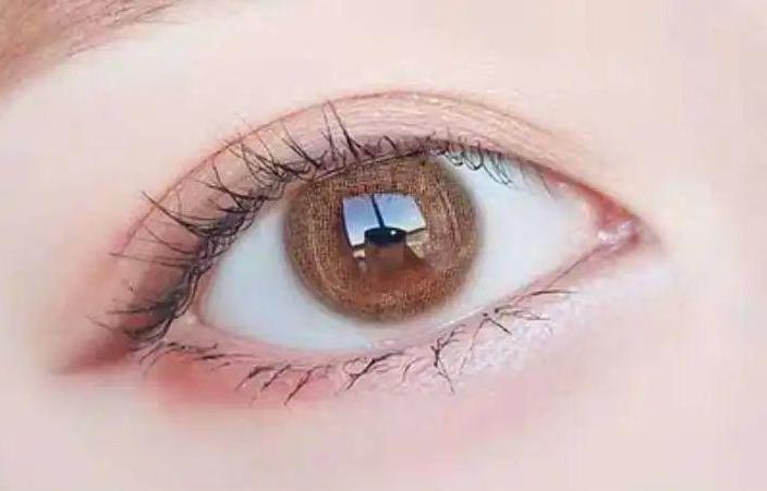 Which kind of the rarest pupils have you seen in the world?Violet eyes ...