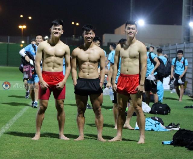 Show muscles!The Vietnam team is in a great mood to prepare before the ...