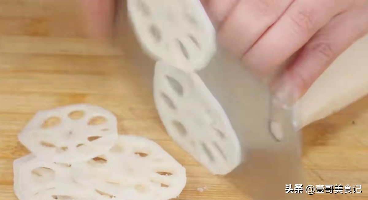 The lotus root should not be washed directly with water, which is ...