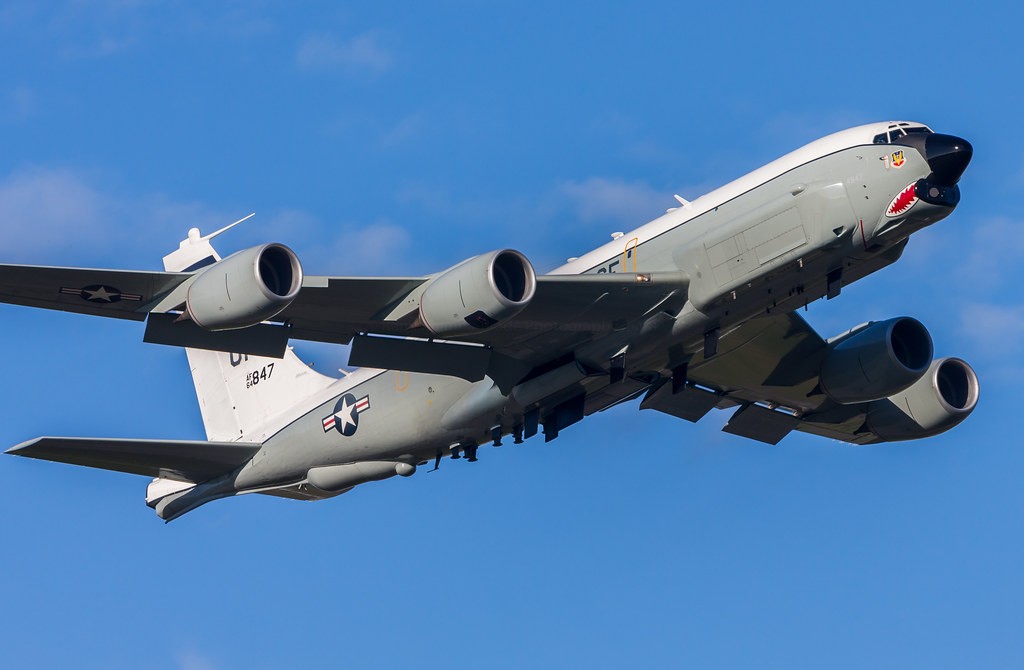 The Chinese "Falcon" successfully expelled the US reconnaissance plane ...