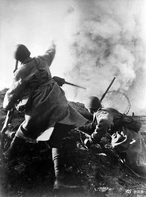 ["No step back!"-"Order No. 227"] - iNEWS