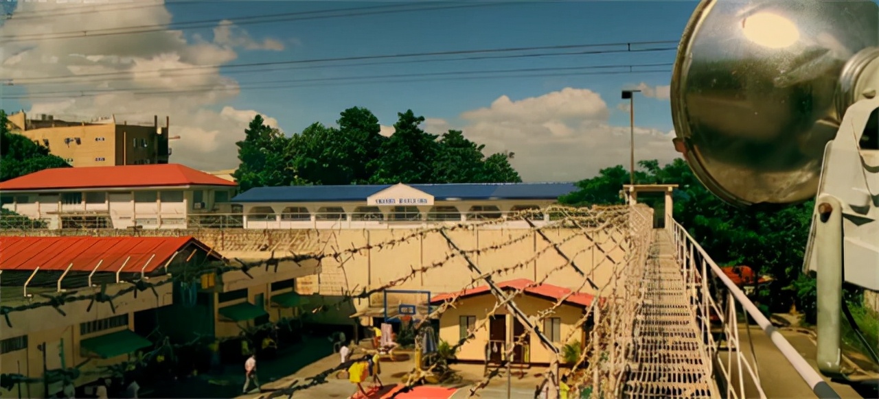 Rizal Prison in the Philippines: a mixed-gender prison where prisoners ...