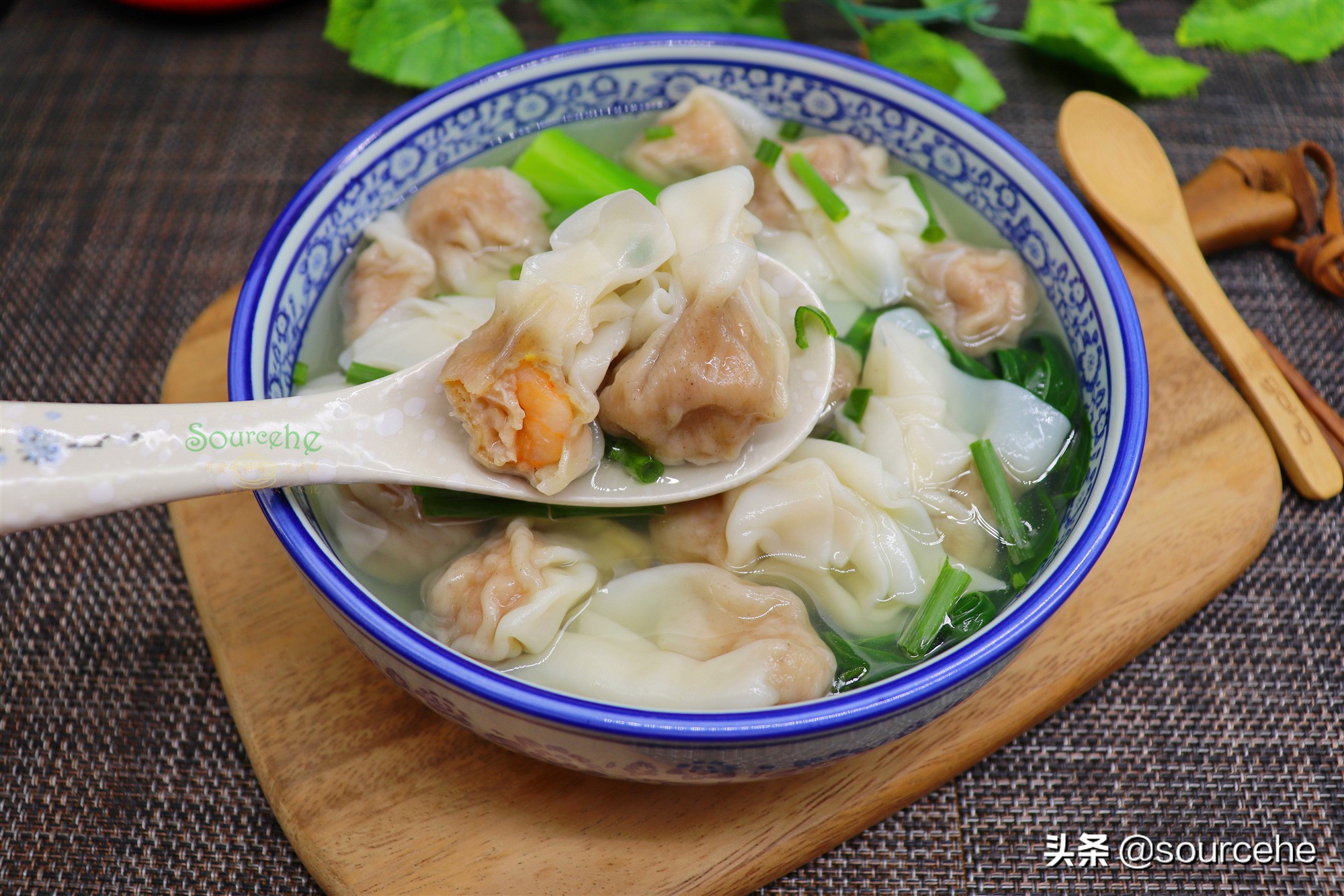 Add more steps when cooking quick-frozen wontons, the cooked wontons ...