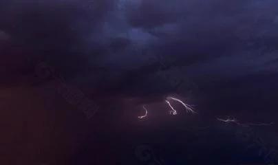 Reaper's favor? After being struck by lightning, the blind was safe and ...