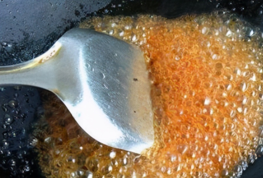 When frying the sugar color, don't fry the rock sugar directly in the ...
