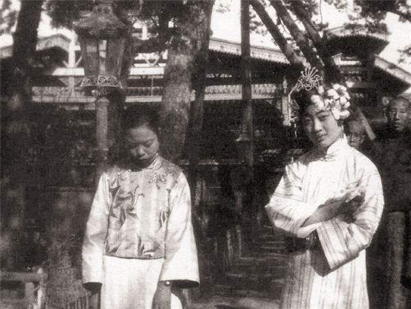 The life of "Queen Wanrong": addicted to opium and waited for the child ...