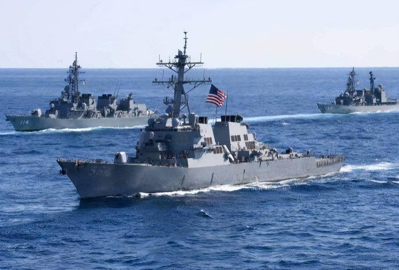 The Type 055 destroyer crosses the Osumi Strait. Why is Japan so ...