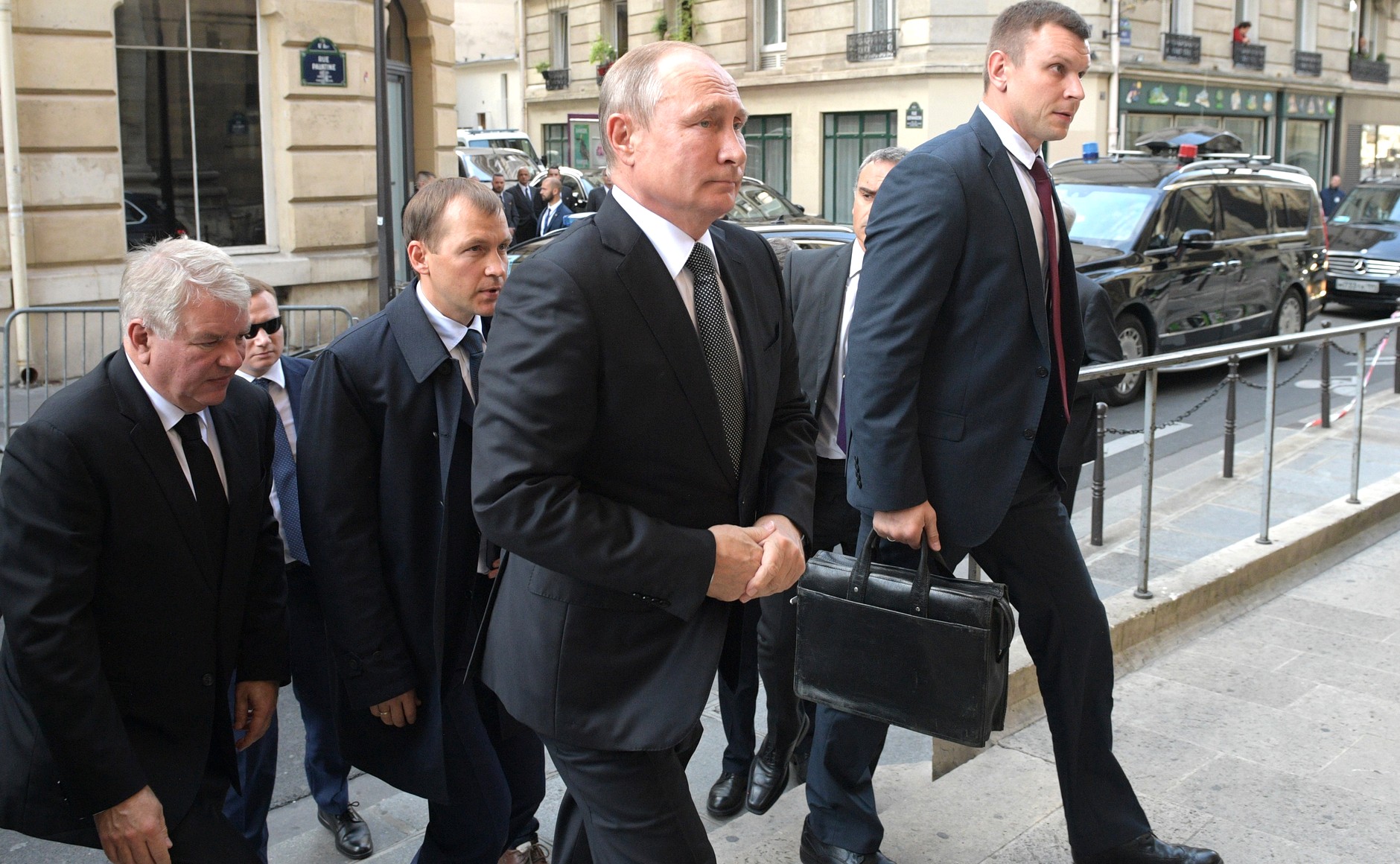 The bodyguard of Putin the Great is not allowed to be outstanding in ...