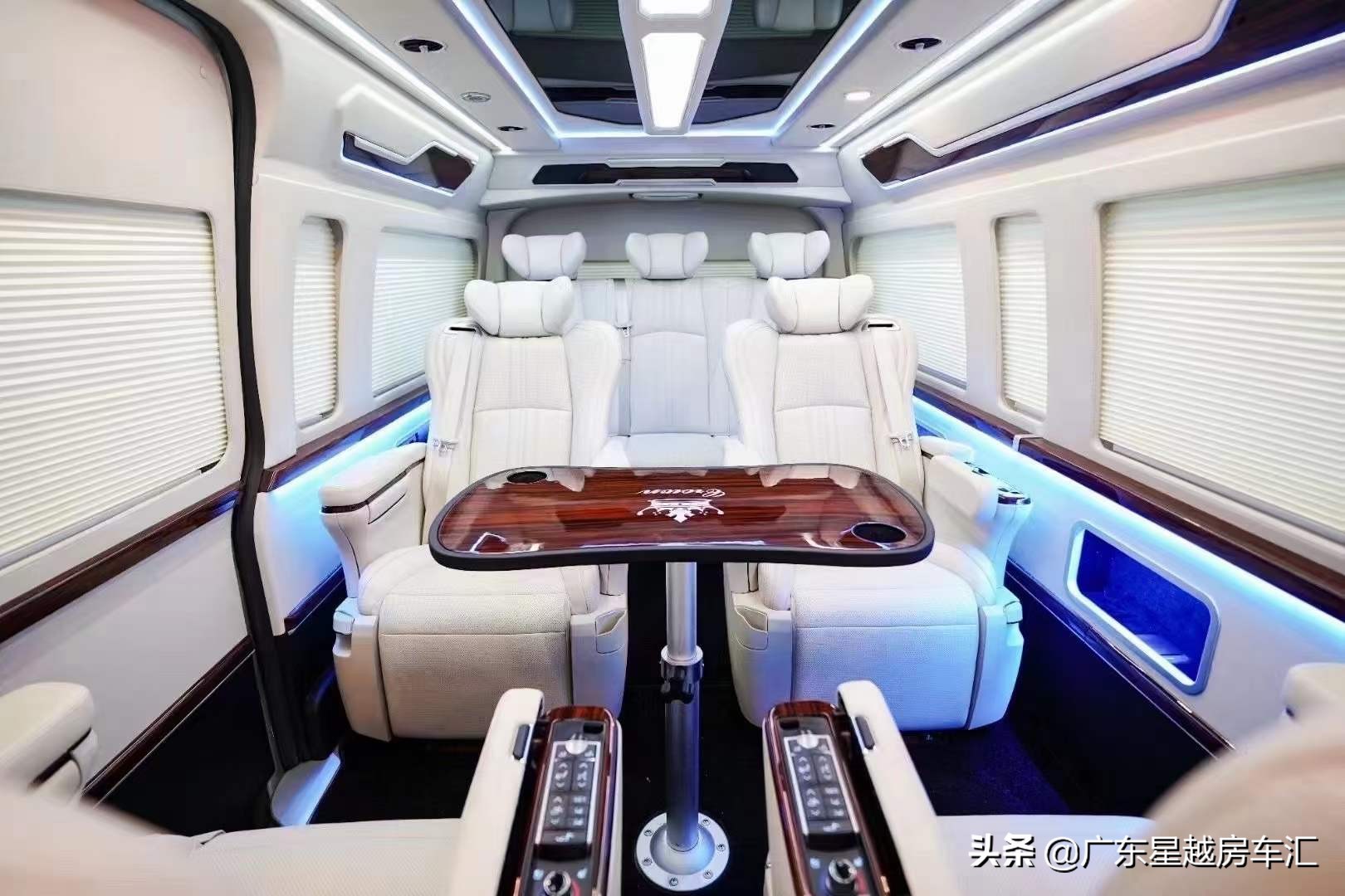 The 5.9-meter domineering body, 9-seat blue brand, imported Toyota ...