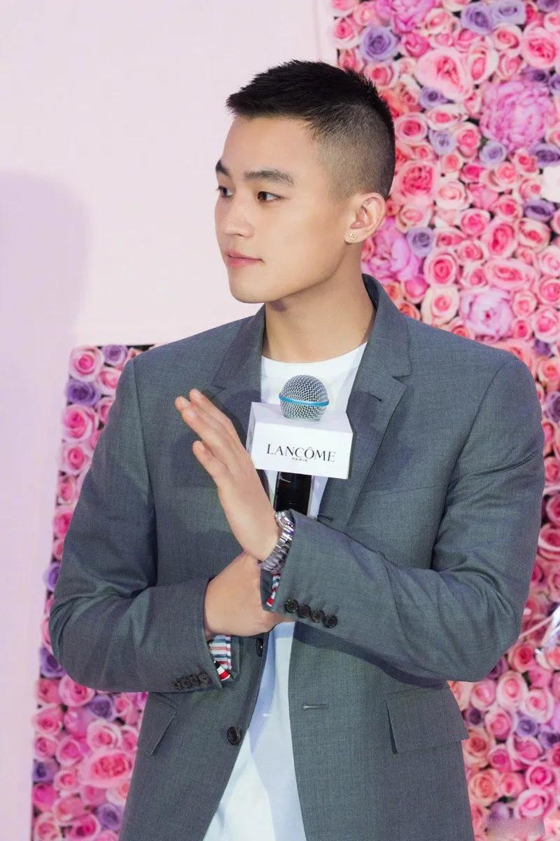 Ou Hao fell in love with acting accidentally because of "Left Ear" and ...