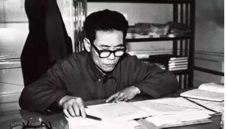 He began to live on the run at the age of 4. At the age of 16, he was ...