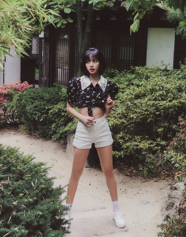 Lisa's pretty waist is absolutely amazing!Wear navel + jeans to look ...