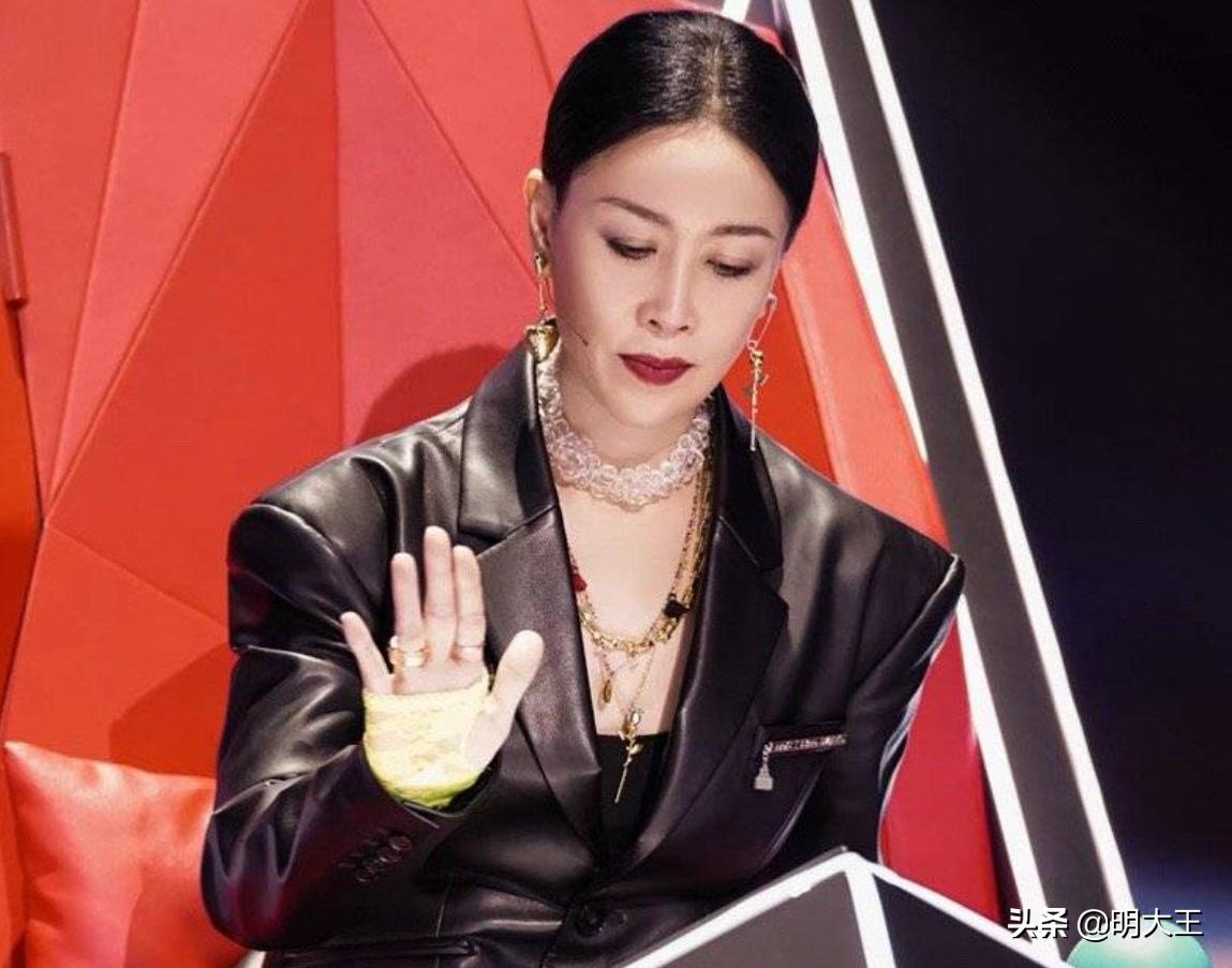 Na Ying went to the "Voice of China" ten-year appointment, and said "I ...