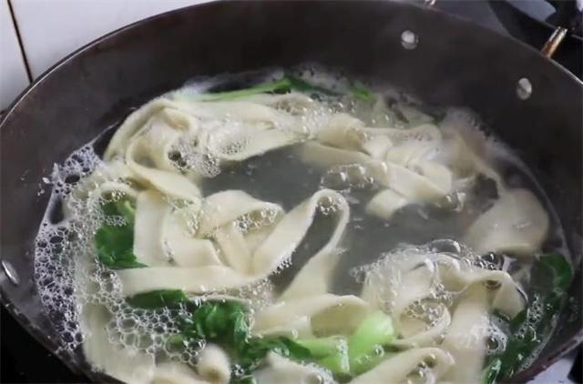 Teach you how to make oily noodles. The methods and tricks show you ...