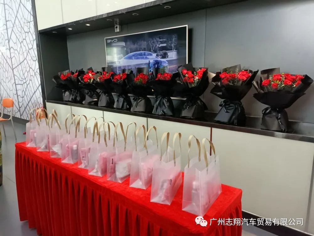Congratulations on joining the BYD family-the car delivery ceremony ...