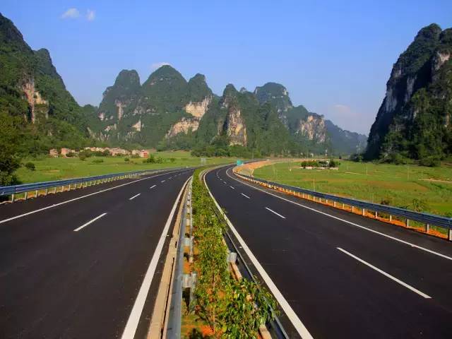The Hona Expressway on the Sino-Vietnam border starts in Beihai and is ...