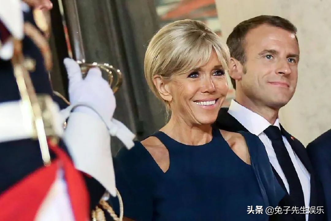 Macron wore shorts and went to the sea. Brigitte, 68, followed in a ...