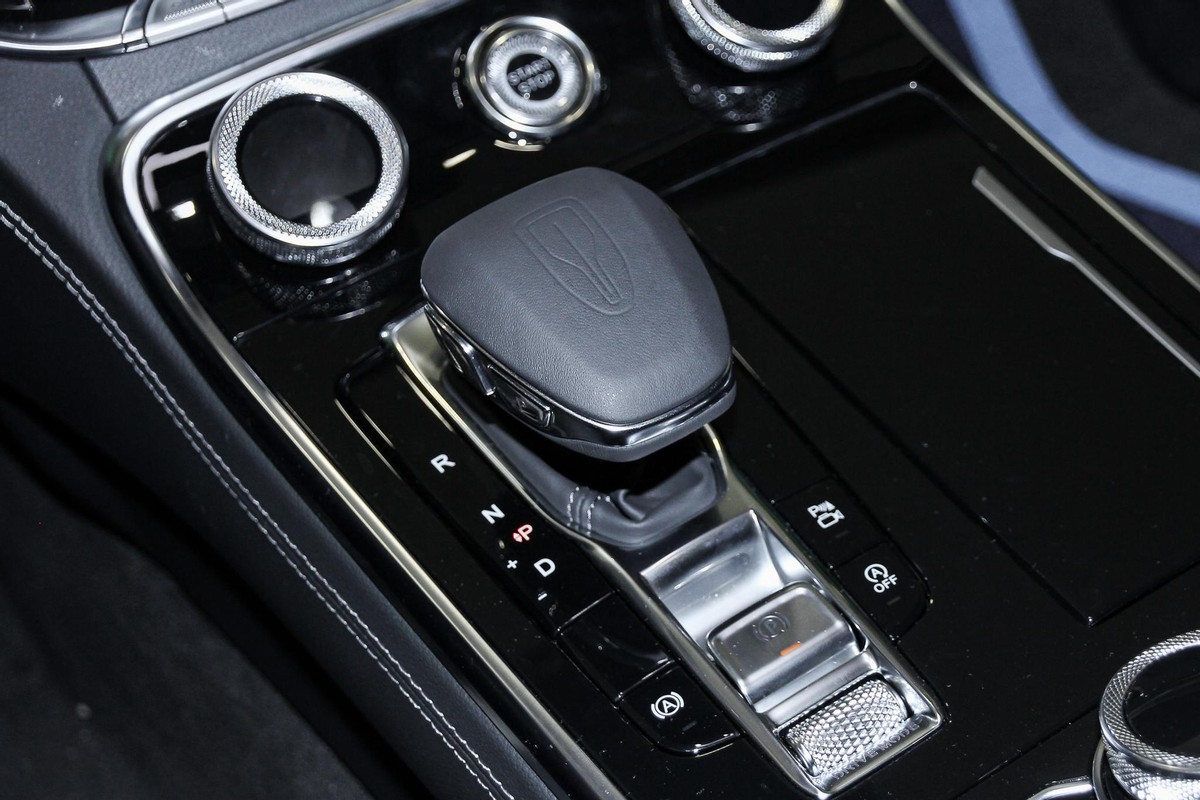 Detailed explanation of the Red Flag H9, over 5 meters long, luxurious ...