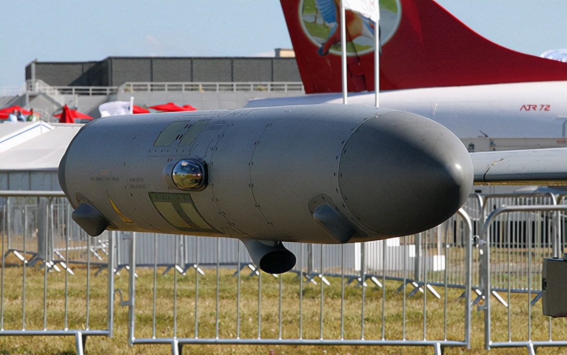 What weapons are mounted on the Typhoon fighter jets in the picture ...