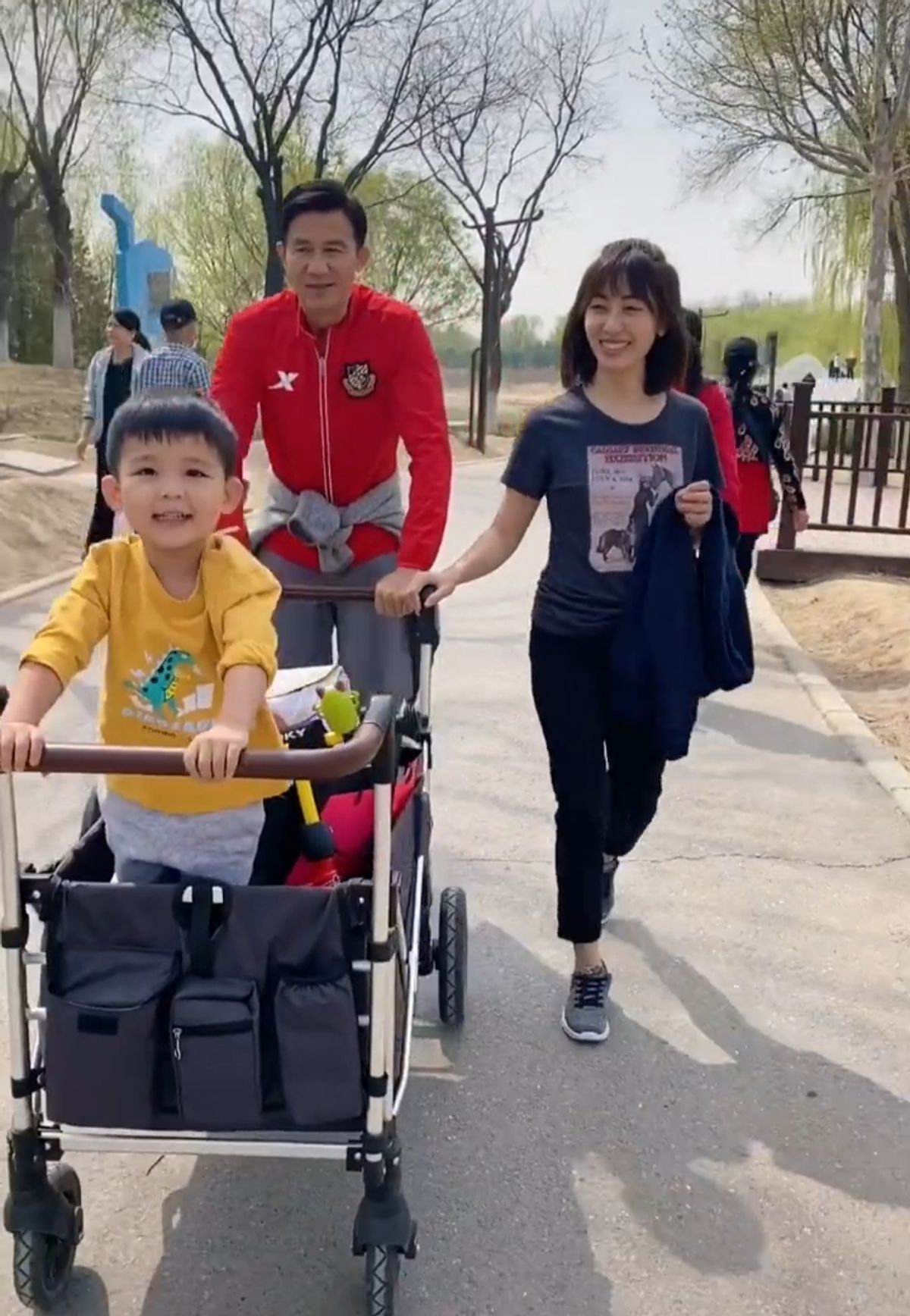 Li Zixiong, the old opera bones, was too nervous to cooperate with Wan ...