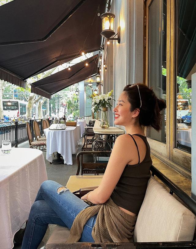 Wearing jeans like Yang Caiyu was amazing throughout the early autumn ...