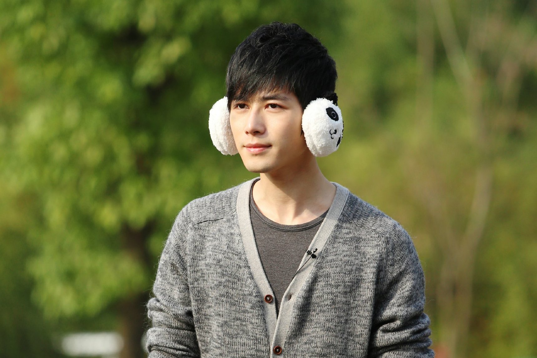 Abandoned by his parents at the age of 7, Guo Jingming became popular ...