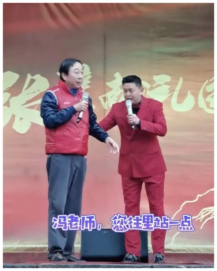 Feng Gong performed in the scenic spot under the rain, Guo Degang cross ...