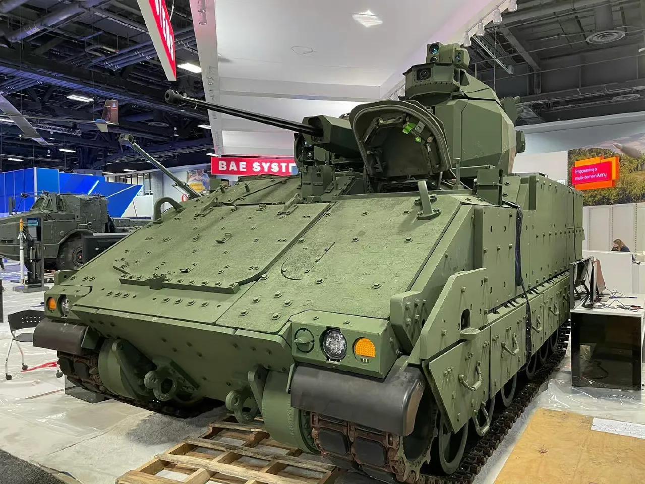 The U.S. Army develops the next generation of "Bradley" tanks, heavy ...