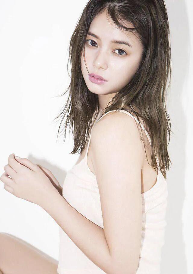 The most pure and beautiful new generation model in Japan, she is the ...