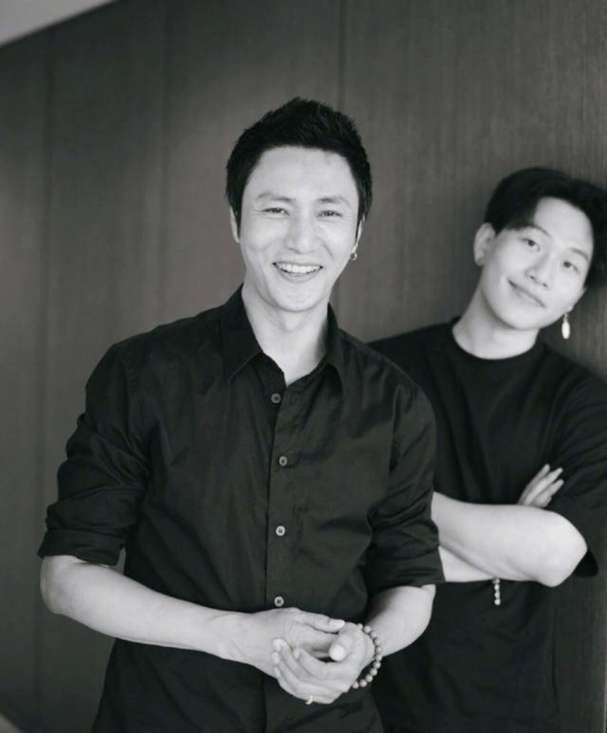 Chen Kunsun took a photo with his son, 19-year-old Chen Zunyou looks handsome and looks like his ...