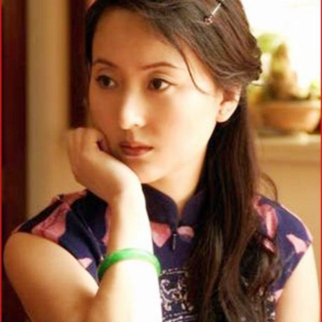 "Sister Lin" Chen Xiaoxu's tomb: surrounded by flowers, white marble ...