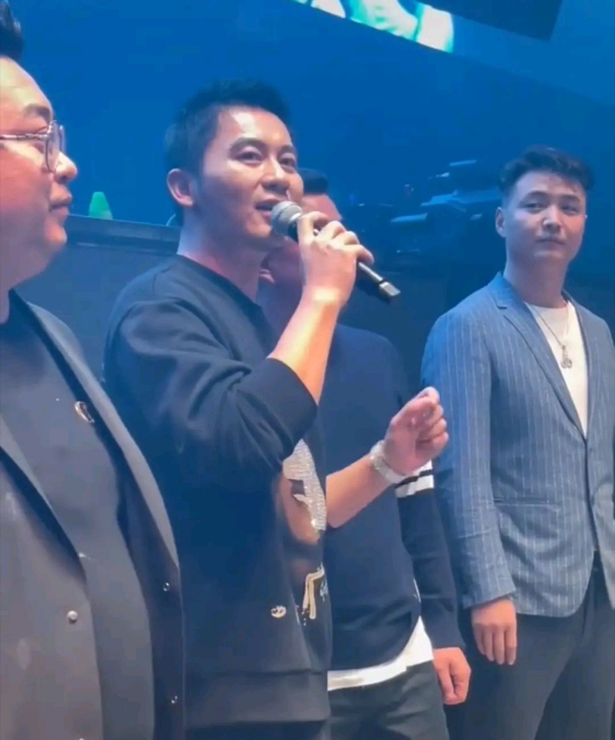 Fans are too rich now: in order to support Li Chen's bar, madly point ...