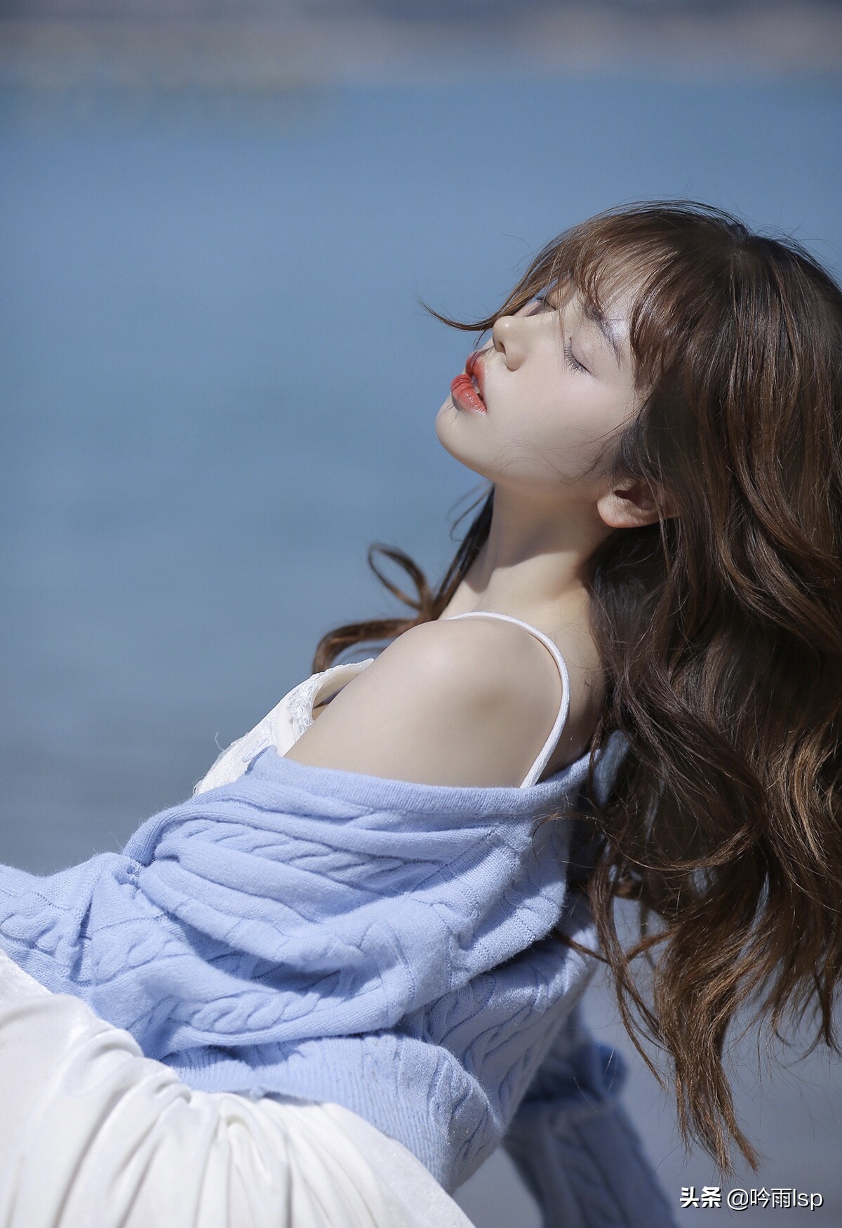 Super beautiful girl beach photo, suffocating beauty - iNEWS