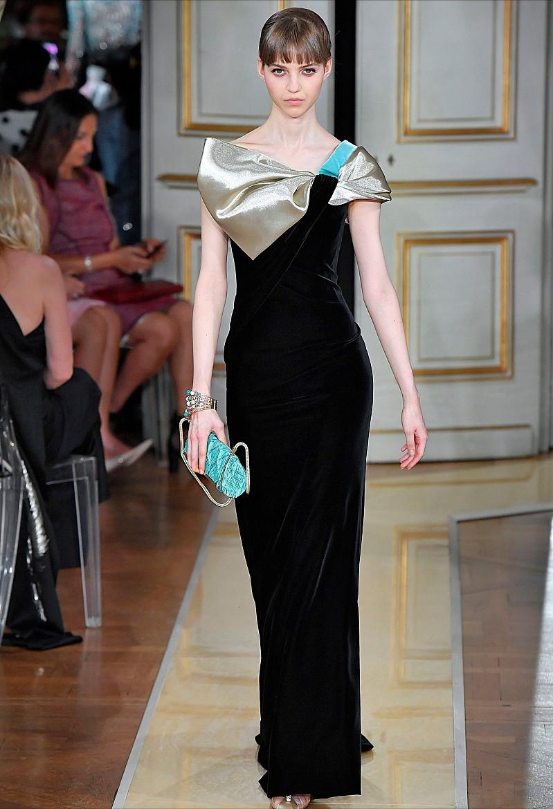 A slanted shoulder outfit that can be worn after Liqiu, capable and ...