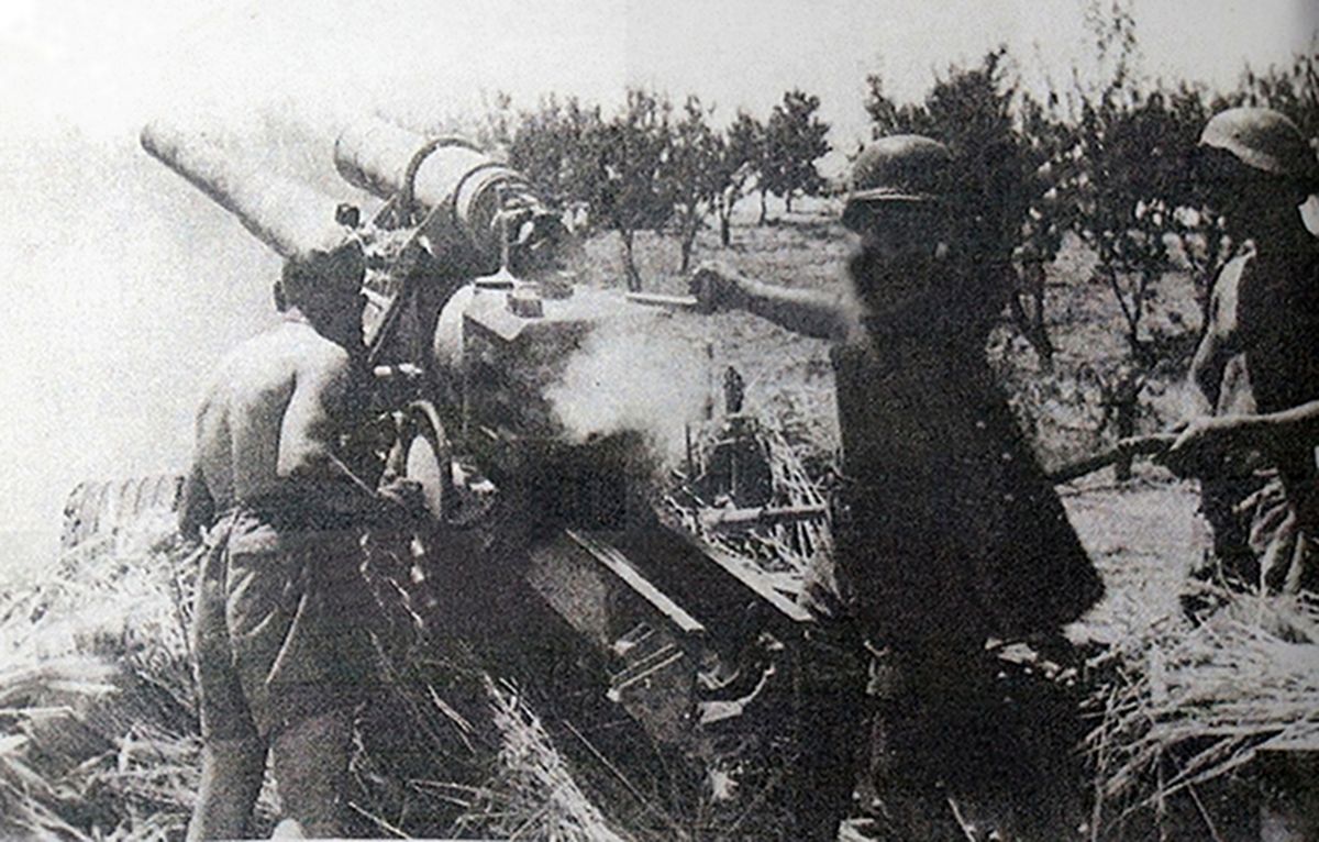 150mm s.FH18 howitzer of German artillery in World War II - iNEWS