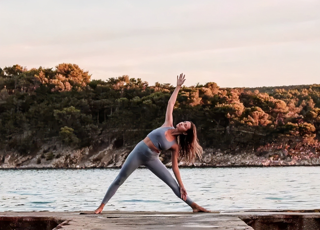 The main points of the triangle stretch pose: Yoga beginners should pay ...