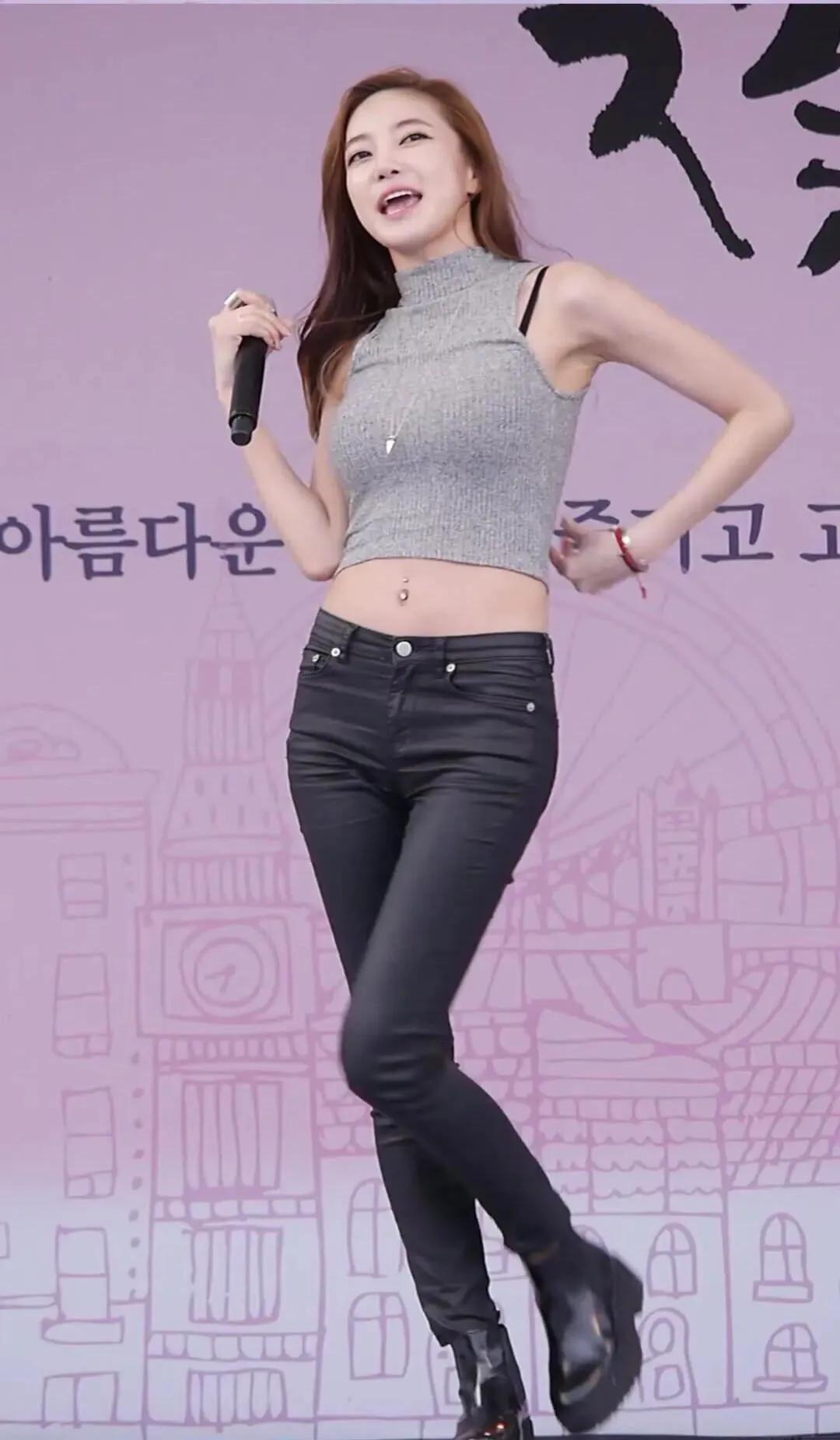 South Korean "Sexy Singer" Kim Yunji - iNEWS