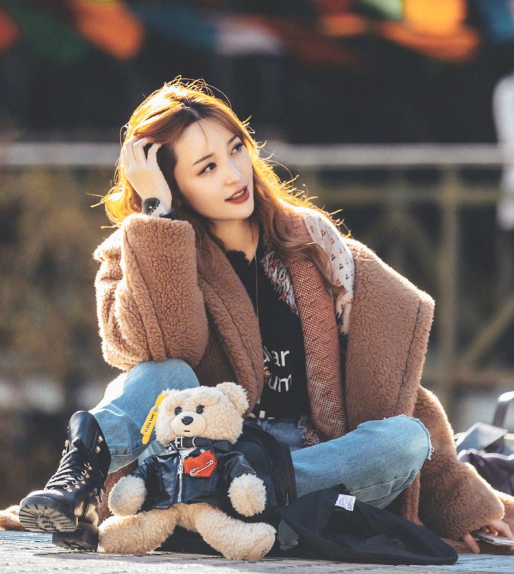 Jin Sha sang "The Myth of Stars and Moons" in Hanfu, returning to Lu Su ...