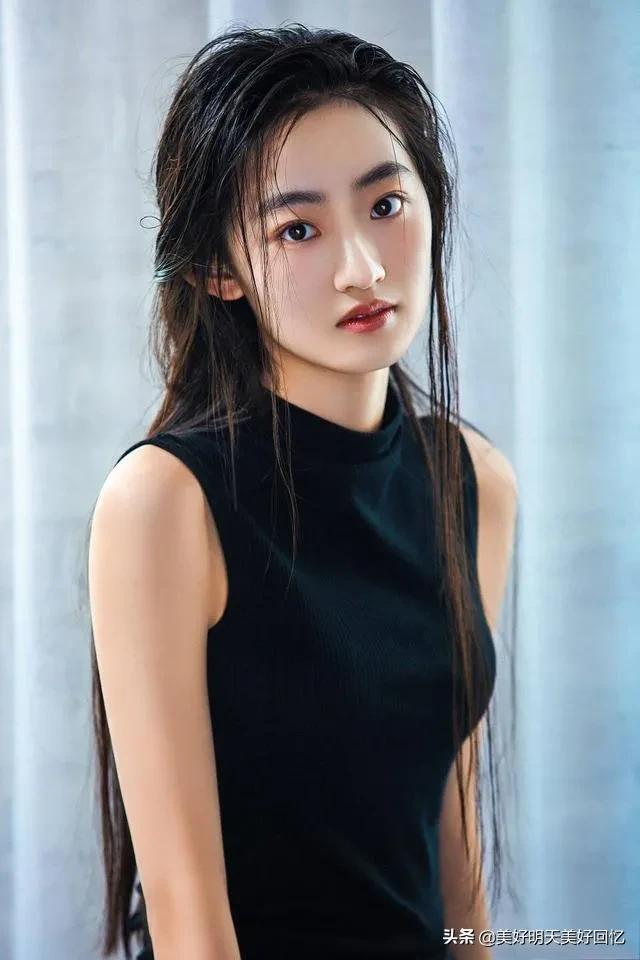 Stunning beauty-Yang Yutong - iNEWS