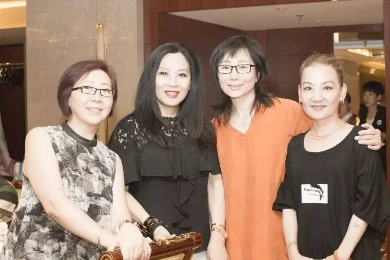 In 87 Red Mansion, she accompanied someone to interview, but was ...